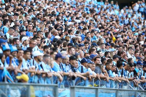 Grêmio vence Ypiranga de novo e é penta do Gauchão depois de 33 anos