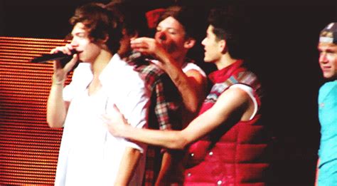 Rubbing Nipples Tag Primo