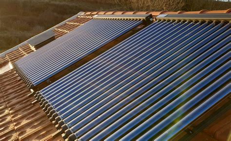 Qué tipos de sistemas solares térmicos existen