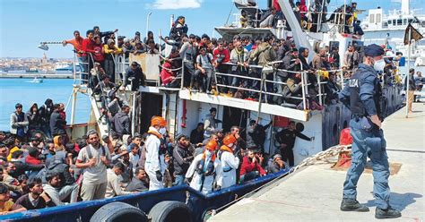 Migranti Meloni Tira Dritto Il Colle Spegne Lallarme Il Fatto