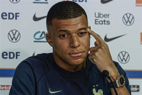 Mbappé dice que seguir en el PSG es la única opción en este momento