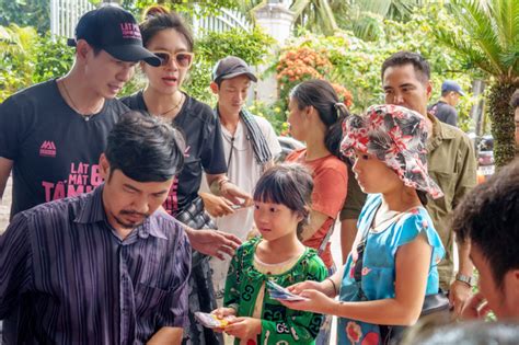 Hai con gái Lý Hải trổ tài diễn xuất trong phim Lật Mặt 6 Tấm Vé Định