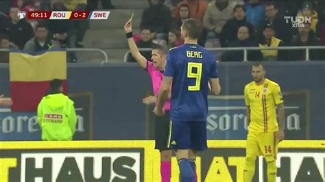 Tarjeta amarilla El árbitro amonesta a Victor Lindelöf de Sweden