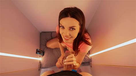 La Demi Soeur De La MILF Luna Roulette S Est Fait Surprendre En Train