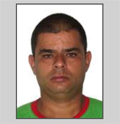 Polícia prende foragido da lista Procura se homem é suspeito de