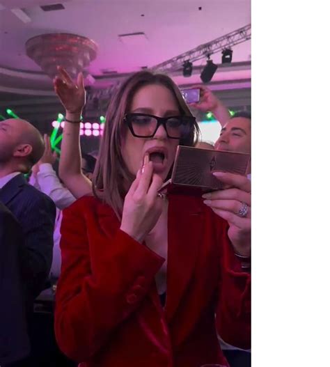 Serenay Sarıkaya evlenen eski sevgilisi Umut Evirgeni bu videoyla vurdu