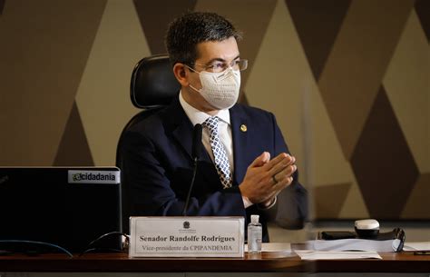 Randolfe aciona a Justiça contra privatização da Eletrobras