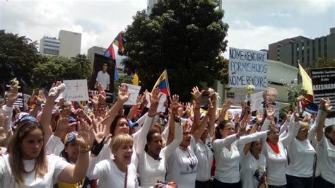 Miles de mujeres marchan en Venezuela contra la represión Diario La