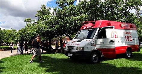 G1 Homem é morto facada no peito em praça de São Carlos SP
