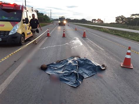 Mulher morre atropelada por veículo e motorista foge sem prestar