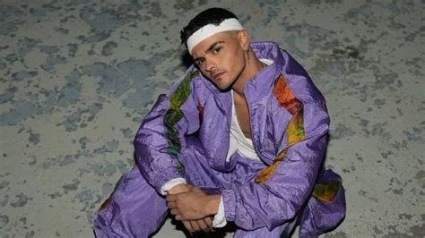 Abraham Mateo versiona el clásico Maniac en su nuevo single Popelera