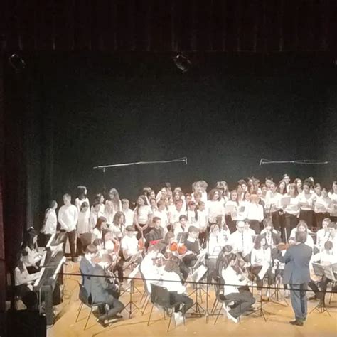 Cossato Teatro Gremito Per La Festa Della Mamma Con Il Fondo Maria