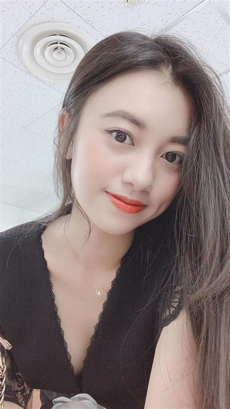 Chị Ong Vàng đình đám trên VTV một thời lột xác gợi cảm không nhận ra