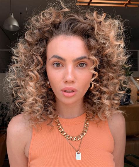 25 Cortes Para Cabello Rizado En Capas Luce Su Forma Natural All