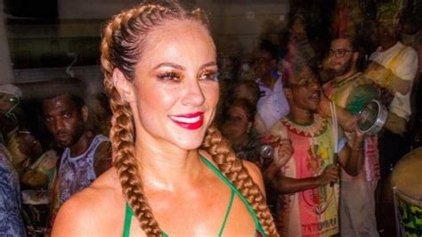 Paolla Oliveira Impressiona Ao Relembrar Fotos Como Rainha De Bateria