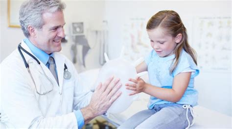 5 choses à apporter aux rendez vous chez le médecin de votre enfant