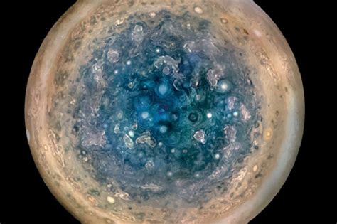 Sonda Juno revela ciclones e forte campo magnético em Júpiter