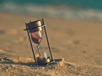 40 Frases De O Tempo Voa Para Refletir Sobre A Velocidade Da Vida
