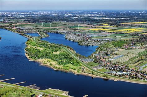 Luftaufnahme Hamburg Uferbereiche am Flußverlauf der Elbe mit Blick