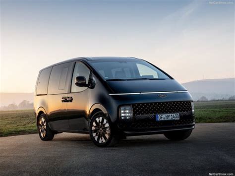 Hyundai Staria 2025 Giá lăn bánh Hình ảnh Thông số