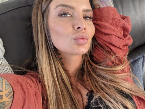An Onlyfans Creator With 2 Vaginas Said Shes Trying To Find A Second G Spot