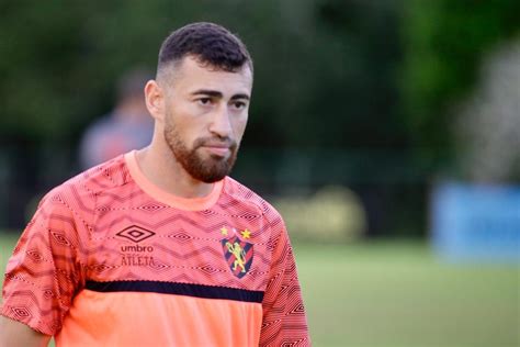 Brusque anuncia a contratação de Paulinho Moccelin atacante ex