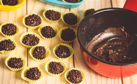 Como Fazer Brigadeiro O Docinho Perfeito Para Devorar Em Fam Lia