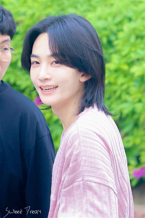 Sweet Dream on Twitter 230428 뮤뱅 출근 세븐틴 정한 윤정한 SEVENTEEN