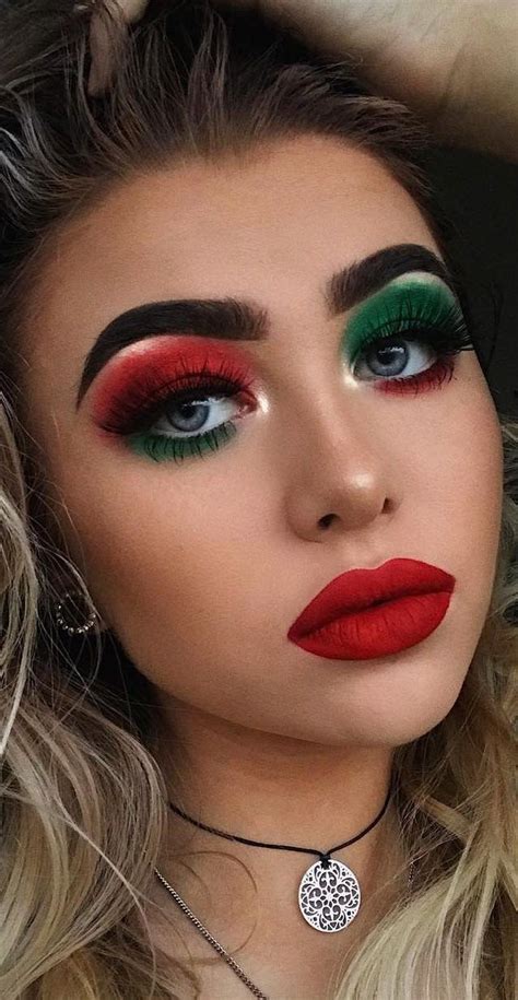 56 Fabulous Eye Christmas Makeup Ideas To Makes You Look Stunning