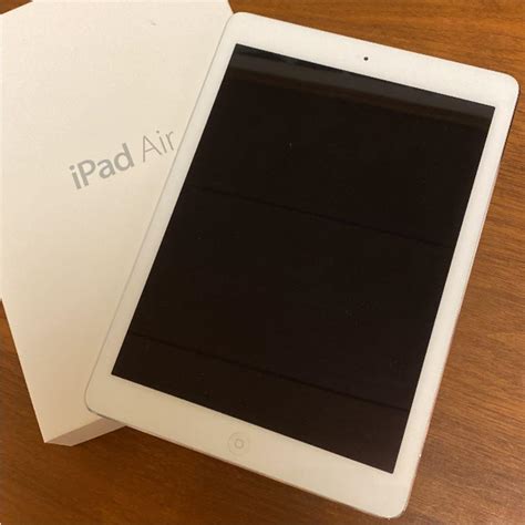 38割引ホワイト系スーパーセール Apple iPad Air Wi Fiモデル 32GB シルバー タブレット PC タブレット