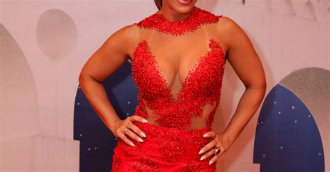 Viviane Araújo abusa da transparência e do decote em ensaio do