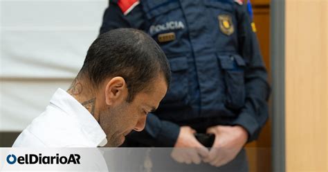 Dani Alves condenado a cuatro años y medio de cárcel por agresión