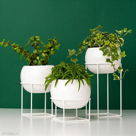 zestaw doniczek ceramicznych na stojakach metalowych pylon ღ art Madam pl