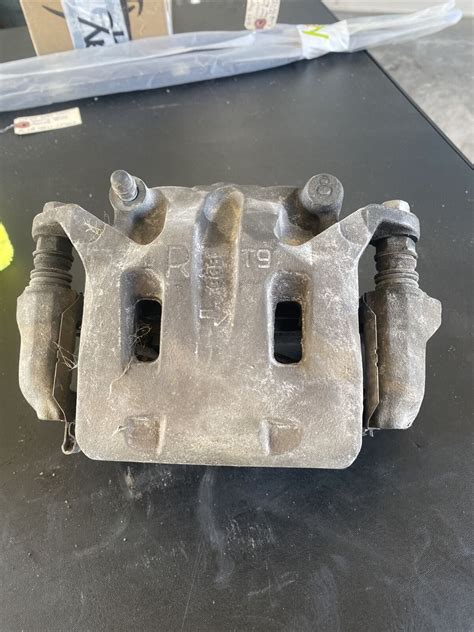 07 13 Infiniti G35 G37 Front Passenger RH Brake Caliper Assembly 41001JK00A