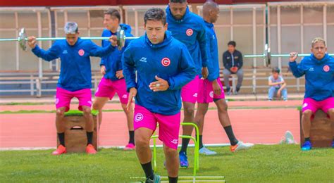 Deportivo Garcilaso presentó espectacular mediocampo que vale más de 3