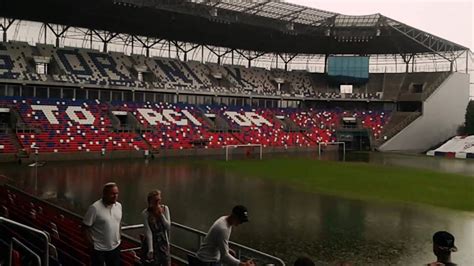 Stadion Górnika Zabrze podczas oberwania chmury YouTube