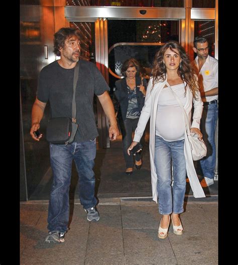 Vidéo Penélope Cruz enceinte et Javier Bardem sont allés diner en