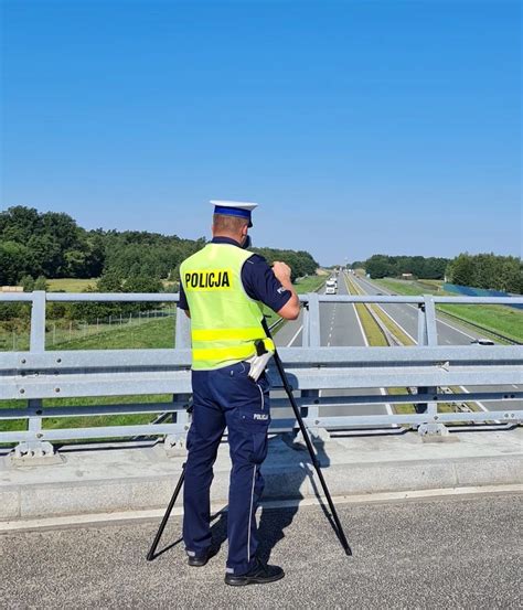 Zakaz wyprzedzania dla ciężarówek Konińska policja w akcji na A2