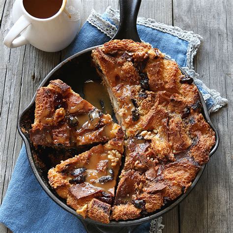 Recette Gâteau de pain perdu aux noix raisins secs et caramel facile