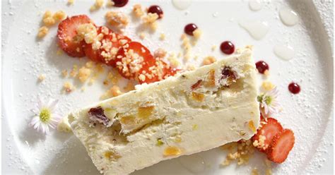 Recette Nougat glacé aux amandes et pistaches coulis aux fruits et au