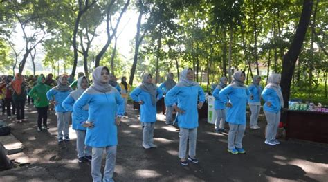 Jaga Kesehatan Dan Kebugaran Ketua Persit KCK Cabang XVI Kodim