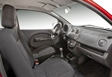 Fiat Uno Vivace 1 0 2015 mantém estética e interior inalterados CAR