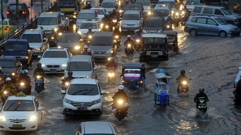 Foto Ini 25 Titik Banjir Di Jakarta Awas Terjebak Macet