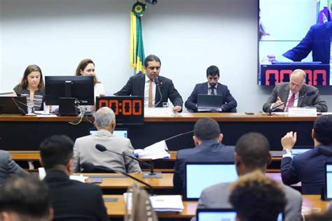 Veja como votou cada deputado em projeto contra união homoafetiva