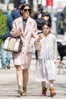 PHOTOS Katie Holmes retour sur l évolution de sa fille Suri Cruise