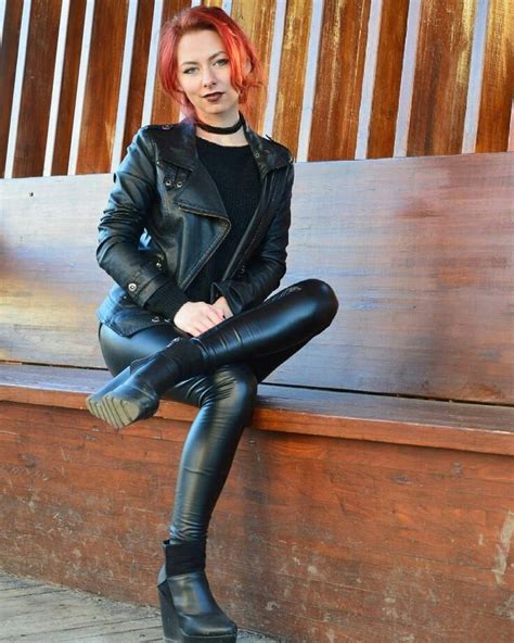 Pin On Lack Und Leder Und Latex Und Venyl Overkneestiefel Und