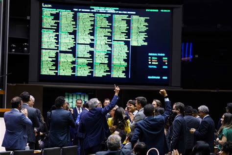 Câmara aprova PEC da Transição mas reduz para um ano o aumento no Teto
