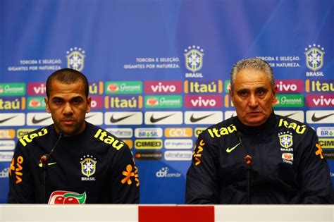 Rizek cita Neymar e reprova Tite sobre Daniel Alves Desserviço