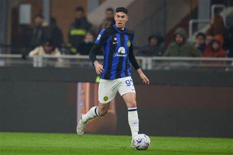 Inter Defender Alessandro Bastoni Celebrates 1 0 Serie A Win Vs Venezia