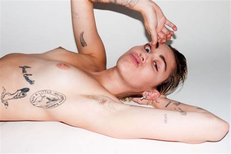 Les Photos Hard De Miley Cyrus Nue Par Terry Richardson Whassup